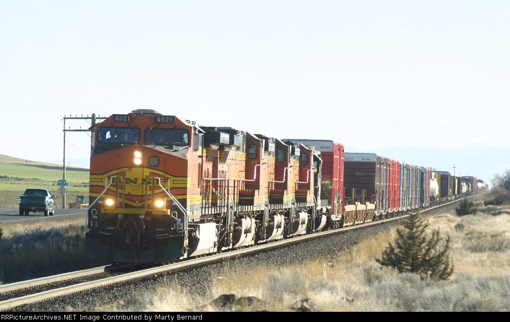 BNSF 4921 NB on the Oregon Trunk Near Sunset
